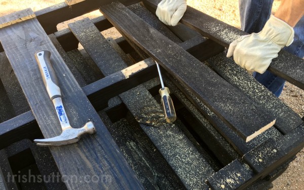 DIY Wood Pallet Floating Bar - Trish Sutton