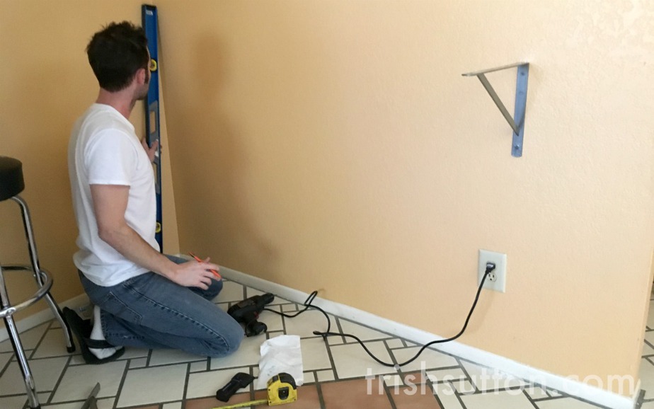 DIY Wood Pallet Floating Bar - Trish Sutton