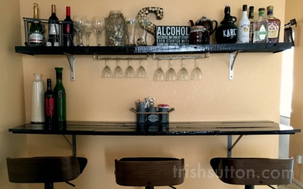 DIY Wood Pallet Floating Bar - Trish Sutton